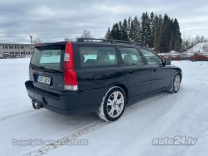 Melns Volvo V70 2004 Pērnava, ar dzinēja tilpumu 2.40 L un nobraukumu 318 tūkst. km par 3490 €, foto 3 vietnē AUTOMOTO.COM.LV