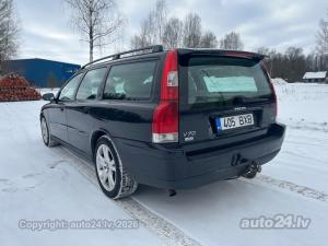 Melns Volvo V70 2004 Pērnava, ar dzinēja tilpumu 2.40 L un nobraukumu 318 tūkst. km par 3490 €, foto 4 vietnē AUTOMOTO.COM.LV