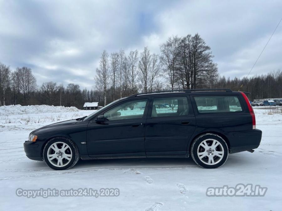 Melns Volvo V70 2004 Pērnava, ar dzinēja tilpumu 2.40 L un nobraukumu 318 tūkst. km par 3490 €, foto 6 vietnē AUTOMOTO.COM.LV