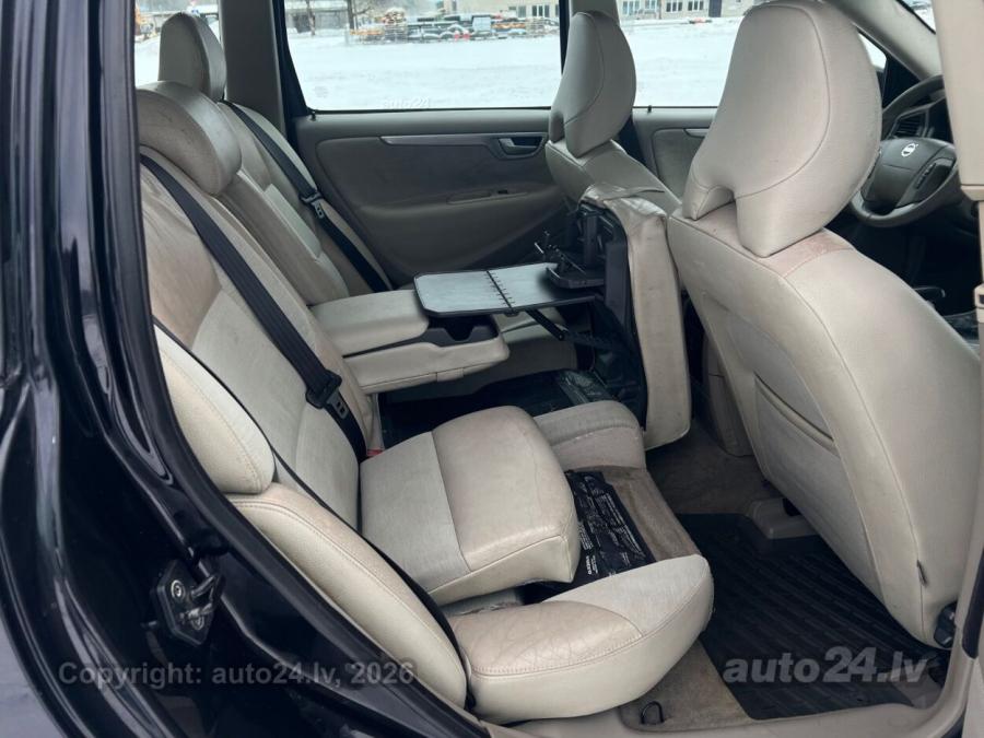 Melns Volvo V70 2004 Pērnava, ar dzinēja tilpumu 2.40 L un nobraukumu 318 tūkst. km par 3490 €, foto 9 vietnē AUTOMOTO.COM.LV