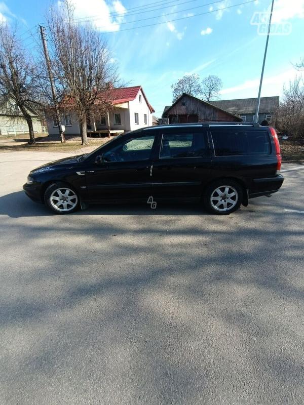 Black Volvo V70 2004 in Trakai, with an engine capacity of 2.40 L and mileage of 400 thousand km for 1000 €, photo 3 on AUTOMOTO.COM.LV