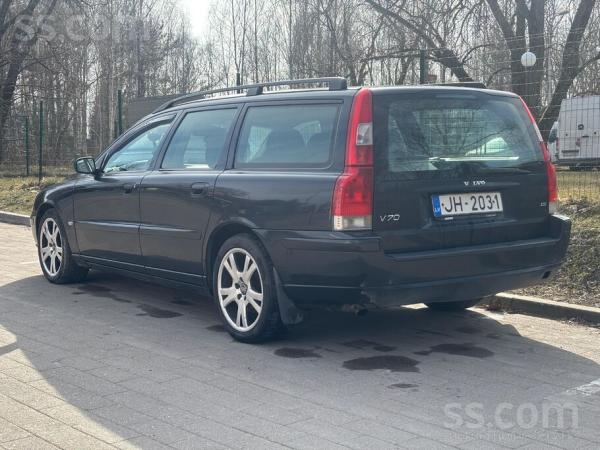Melns Volvo V70 2004 Rīga, ar dzinēja tilpumu 2.40 L un nobraukumu 404 tūkst. km par 1100 €, foto 2 vietnē AUTOMOTO.COM.LV