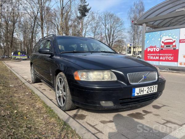 Melns Volvo V70 2004 Rīga, ar dzinēja tilpumu 2.40 L un nobraukumu 404 tūkst. km par 1100 €, foto 3 vietnē AUTOMOTO.COM.LV
