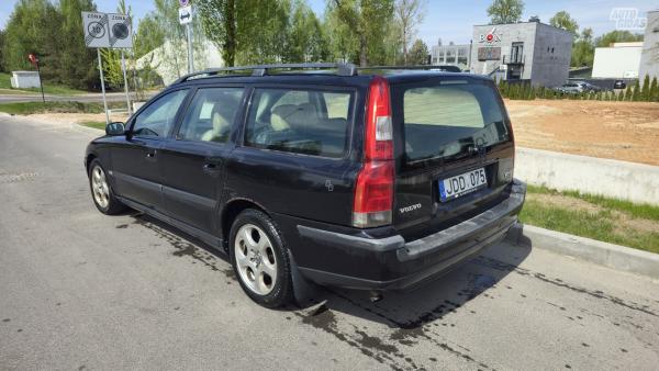 Black Volvo V70 2004 in Alytus, with an engine capacity of 2.40 L and mileage of 400 thousand km for 750 €, photo 4 on AUTOMOTO.COM.LV