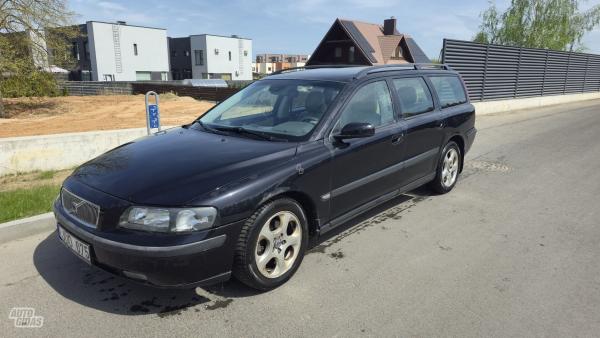 Black Volvo V70 2004 in Alytus, with an engine capacity of 2.40 L and mileage of 400 thousand km for 750 €, photo 5 on AUTOMOTO.COM.LV