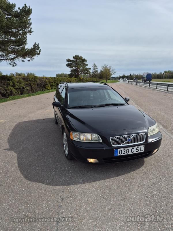 Black Volvo V70 2004 in Tallinn, with an engine capacity of 2.40 L and mileage of 0 thousand km for 3500 €, photo 1 on AUTOMOTO.COM.LV