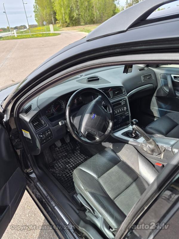 Black Volvo V70 2004 in Tallinn, with an engine capacity of 2.40 L and mileage of 0 thousand km for 3500 €, photo 8 on AUTOMOTO.COM.LV