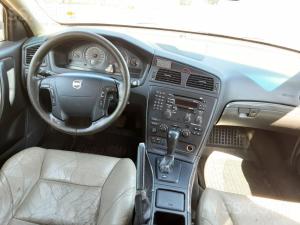 Melns Volvo V70 2004 Preiļi, ar dzinēja tilpumu 2.40 L un nobraukumu 441 tūkst. km par 2000 €, foto 11 vietnē AUTOMOTO.COM.LV