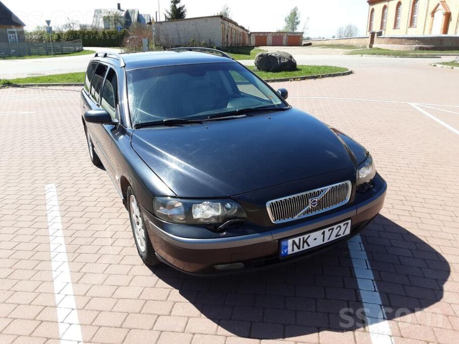 Melns Volvo V70 2004 Preiļi, ar dzinēja tilpumu 2.40 L un nobraukumu 441 tūkst. km par 2000 €, foto 15 vietnē AUTOMOTO.COM.LV