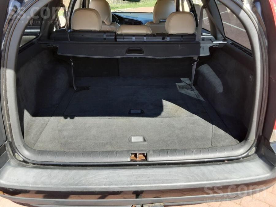 Melns Volvo V70 2004 Preiļi, ar dzinēja tilpumu 2.40 L un nobraukumu 441 tūkst. km par 2000 €, foto 16 vietnē AUTOMOTO.COM.LV