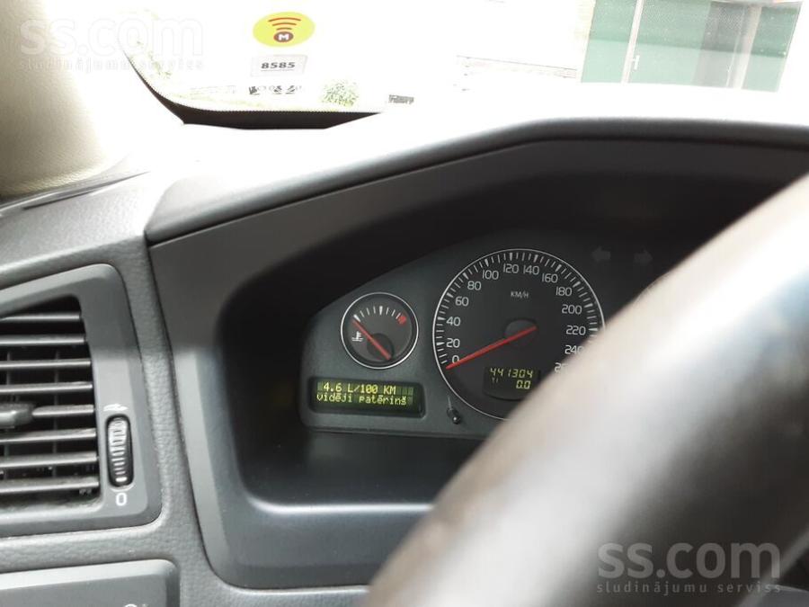 Melns Volvo V70 2004 Preiļi, ar dzinēja tilpumu 2.40 L un nobraukumu 441 tūkst. km par 2000 €, foto 17 vietnē AUTOMOTO.COM.LV