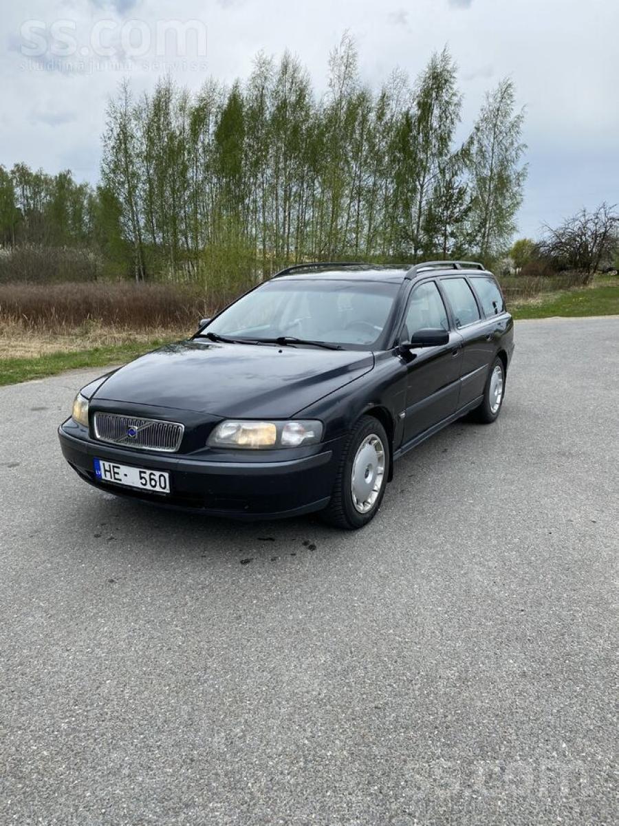 Melns Volvo V70 2004 Valka, ar dzinēja tilpumu 2.40 L un nobraukumu 447 tūkst. km par 1200 €, foto 1 vietnē AUTOMOTO.COM.LV