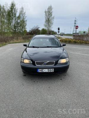 Melns Volvo V70 2004 Valka, ar dzinēja tilpumu 2.40 L un nobraukumu 447 tūkst. km par 1200 €, foto 3 vietnē AUTOMOTO.COM.LV