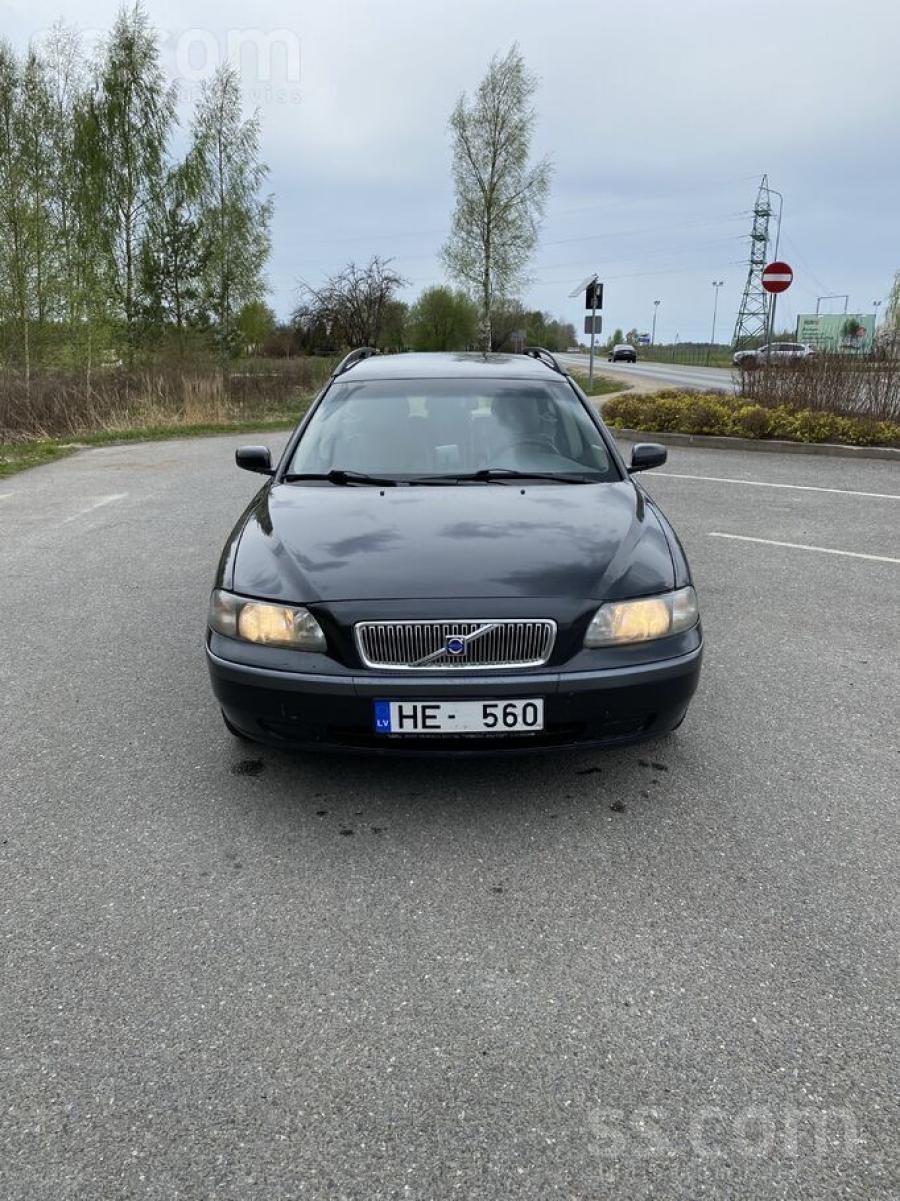 Melns Volvo V70 2004 Valka, ar dzinēja tilpumu 2.40 L un nobraukumu 447 tūkst. km par 1200 €, foto 3 vietnē AUTOMOTO.COM.LV