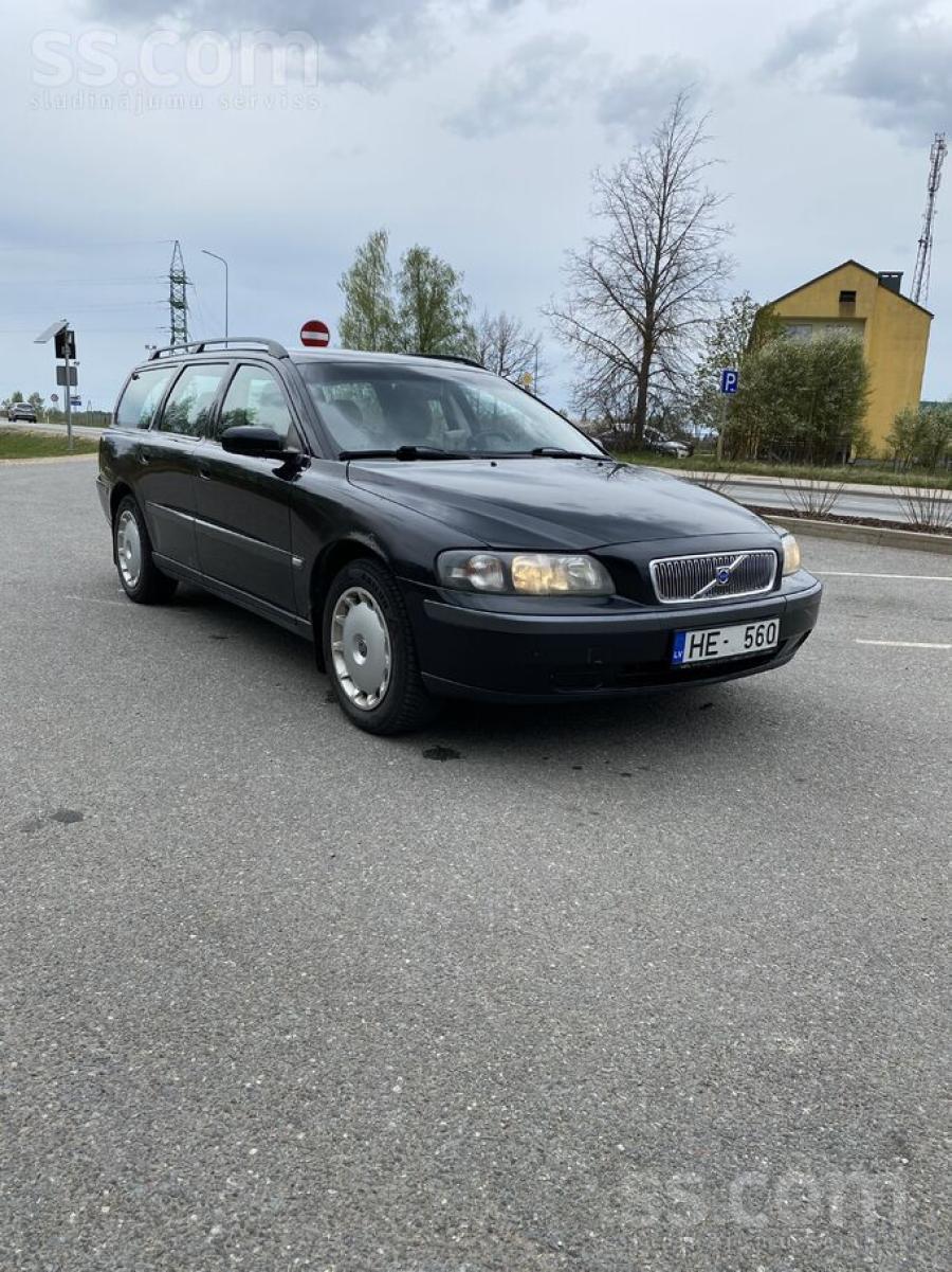Melns Volvo V70 2004 Valka, ar dzinēja tilpumu 2.40 L un nobraukumu 447 tūkst. km par 1200 €, foto 4 vietnē AUTOMOTO.COM.LV