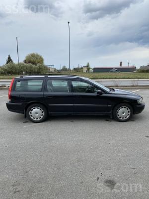 Melns Volvo V70 2004 Valka, ar dzinēja tilpumu 2.40 L un nobraukumu 447 tūkst. km par 1200 €, foto 5 vietnē AUTOMOTO.COM.LV