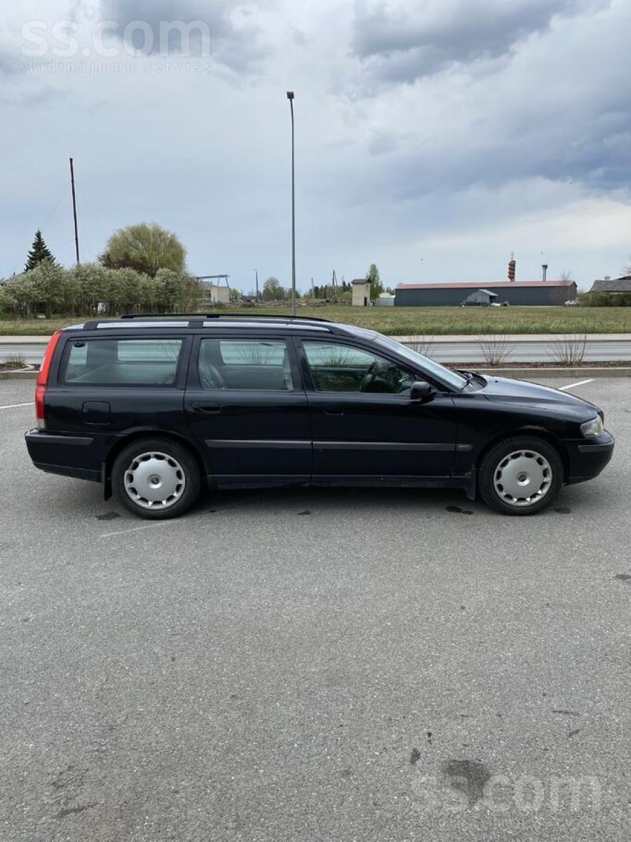 Melns Volvo V70 2004 Valka, ar dzinēja tilpumu 2.40 L un nobraukumu 447 tūkst. km par 1200 €, foto 5 vietnē AUTOMOTO.COM.LV