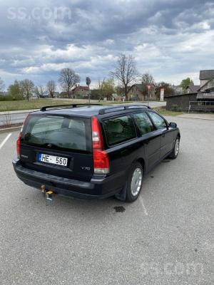 Melns Volvo V70 2004 Valka, ar dzinēja tilpumu 2.40 L un nobraukumu 447 tūkst. km par 1200 €, foto 6 vietnē AUTOMOTO.COM.LV