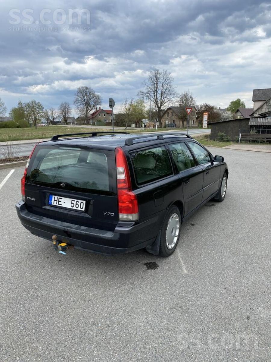 Melns Volvo V70 2004 Valka, ar dzinēja tilpumu 2.40 L un nobraukumu 447 tūkst. km par 1200 €, foto 6 vietnē AUTOMOTO.COM.LV