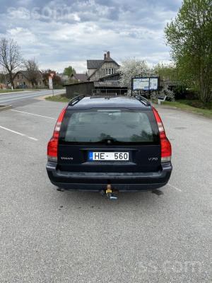 Melns Volvo V70 2004 Valka, ar dzinēja tilpumu 2.40 L un nobraukumu 447 tūkst. km par 1200 €, foto 7 vietnē AUTOMOTO.COM.LV