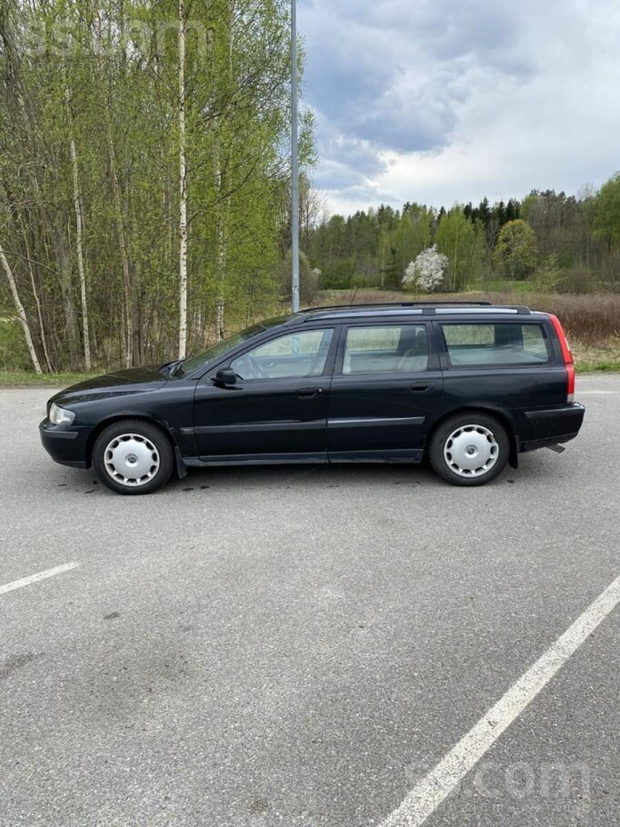 Melns Volvo V70 2004 Valka, ar dzinēja tilpumu 2.40 L un nobraukumu 447 tūkst. km par 1200 €, foto 9 vietnē AUTOMOTO.COM.LV