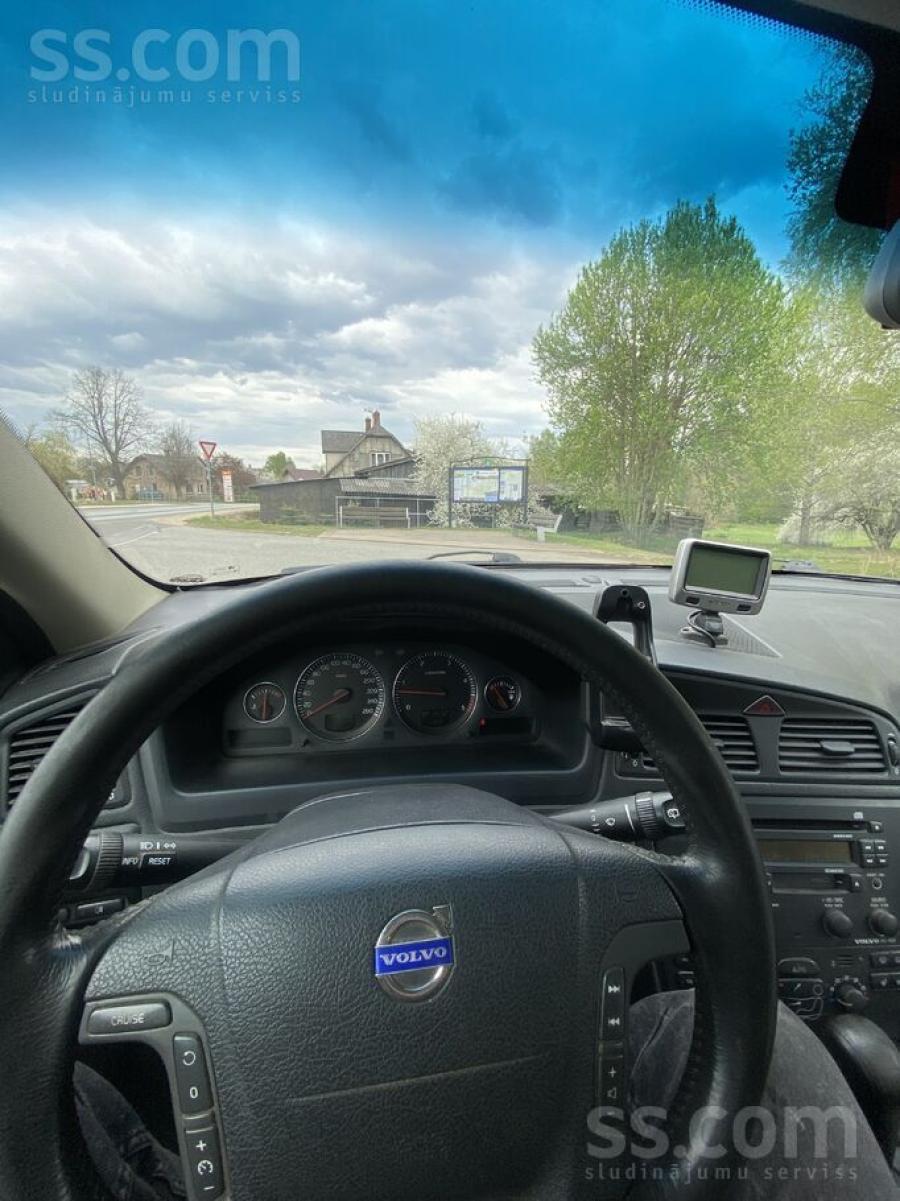 Melns Volvo V70 2004 Valka, ar dzinēja tilpumu 2.40 L un nobraukumu 447 tūkst. km par 1200 €, foto 11 vietnē AUTOMOTO.COM.LV