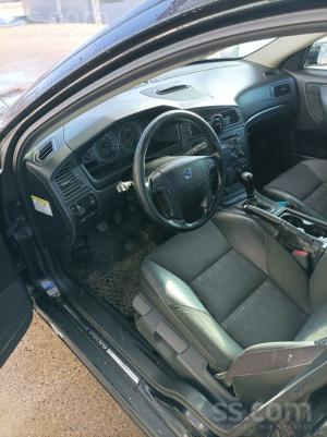 Black Volvo V70 2004 in Madona, with an engine capacity of 2.40 L and mileage of 336 thousand km for 2150 €, photo 4 on AUTOMOTO.COM.LV