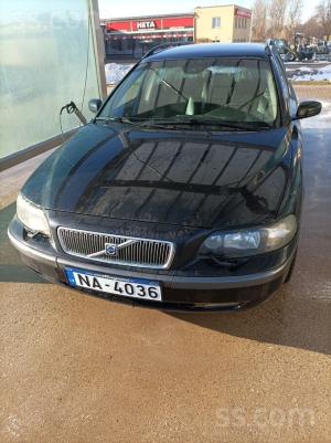 Black Volvo V70 2004 in Madona, with an engine capacity of 2.40 L and mileage of 336 thousand km for 2150 €, photo 6 on AUTOMOTO.COM.LV