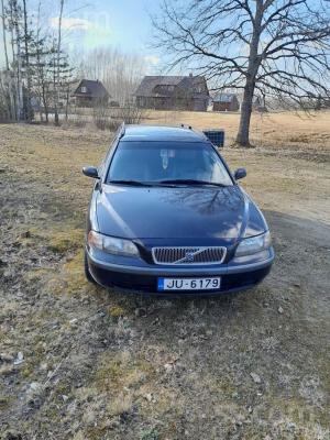 Black Volvo V70 2004 in Preili, with an engine capacity of 2.40 L and mileage of 400 thousand km for 1200 €, photo  on AUTOMOTO.COM.LV
