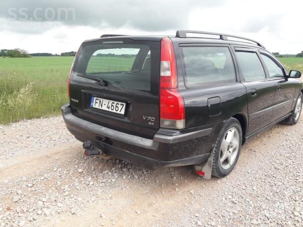 Черный Вольво В70 2004 в Елгава, объемом двигателя 2.40 л и пробегом 444 тыс. км за 500 €, фото 3 на AUTOMOTO.COM.LV