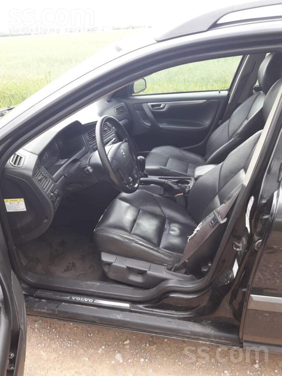 Melns Volvo V70 2004 Jelgava, ar dzinēja tilpumu 2.40 L un nobraukumu 444 tūkst. km par 500 €, foto 7 vietnē AUTOMOTO.COM.LV