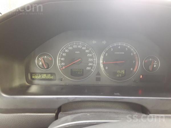 Черный Вольво В70 2004 в Елгава, объемом двигателя 2.40 л и пробегом 444 тыс. км за 500 €, фото 8 на AUTOMOTO.COM.LV