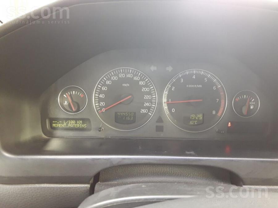 Melns Volvo V70 2004 Jelgava, ar dzinēja tilpumu 2.40 L un nobraukumu 444 tūkst. km par 500 €, foto 9 vietnē AUTOMOTO.COM.LV