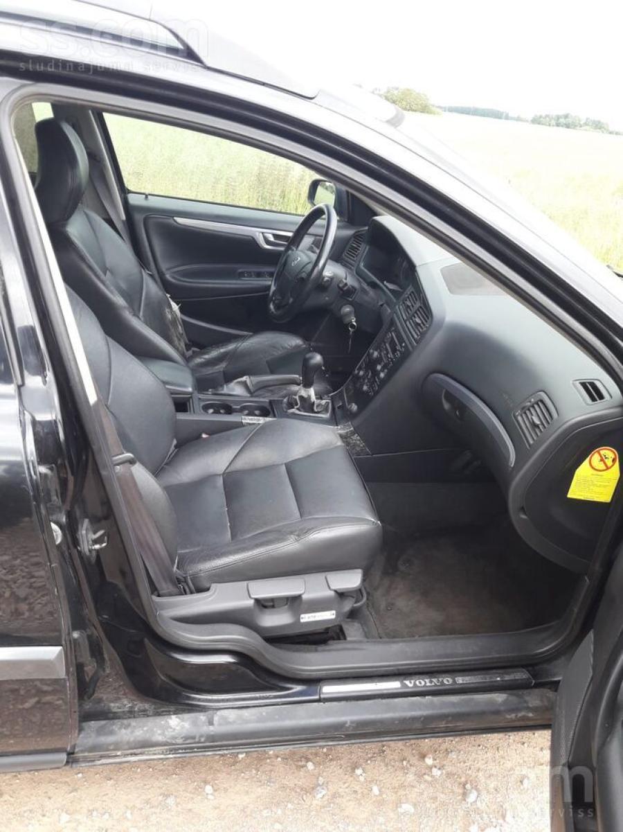Melns Volvo V70 2004 Jelgava, ar dzinēja tilpumu 2.40 L un nobraukumu 444 tūkst. km par 500 €, foto 10 vietnē AUTOMOTO.COM.LV