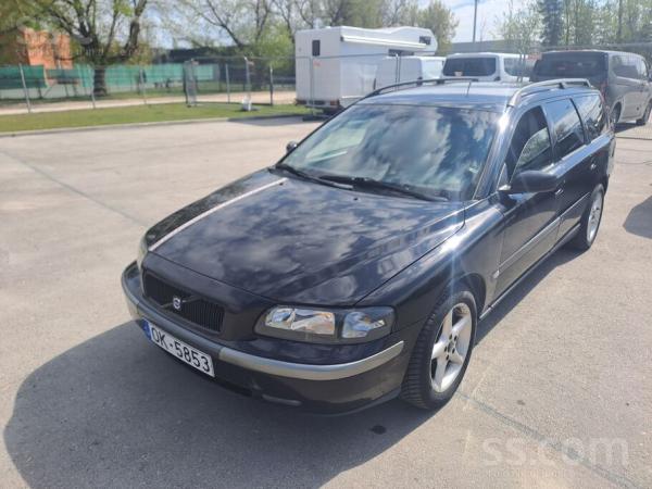 Черный Вольво В70 2004 в Рига, объемом двигателя 2.40 л и пробегом 285 тыс. км за 1500 €, фото 2 на AUTOMOTO.COM.LV