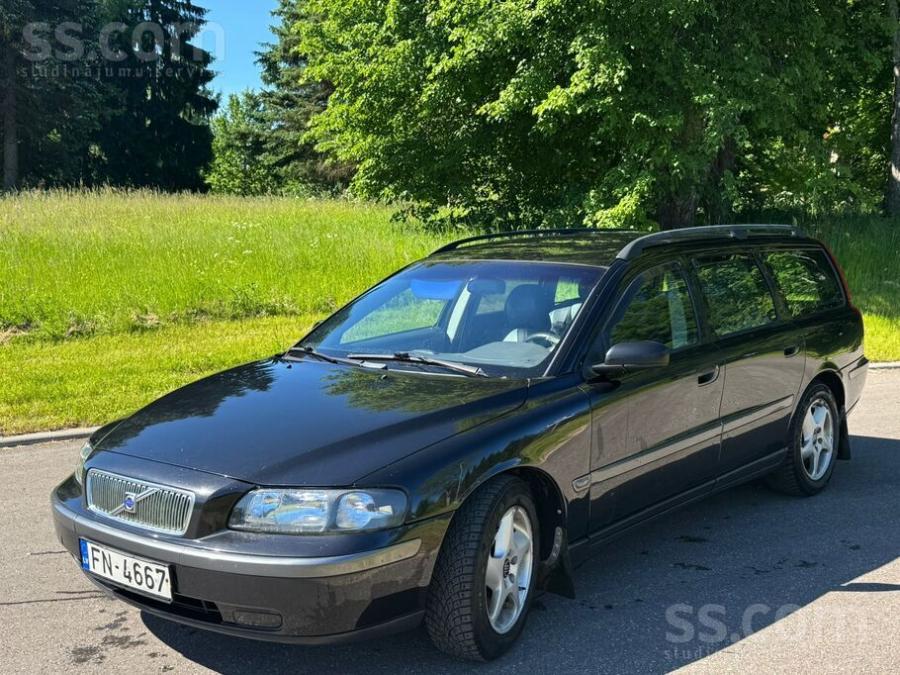 Melns Volvo V70 2004 Alūksne, ar dzinēja tilpumu 2.40 L un nobraukumu 445 tūkst. km par 1000 €, foto 1 vietnē AUTOMOTO.COM.LV