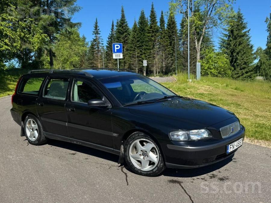 Melns Volvo V70 2004 Alūksne, ar dzinēja tilpumu 2.40 L un nobraukumu 445 tūkst. km par 1000 €, foto 3 vietnē AUTOMOTO.COM.LV