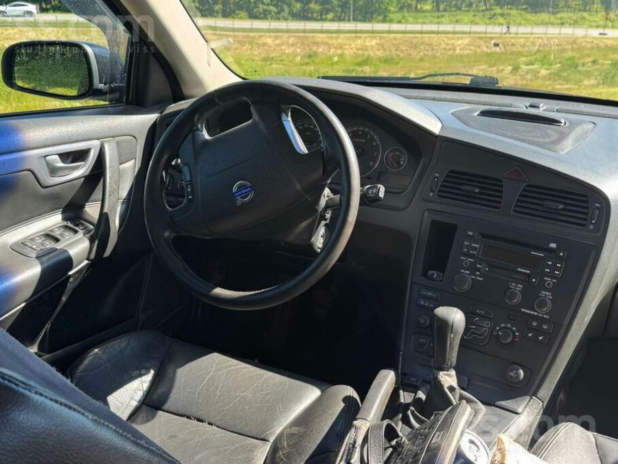 Melns Volvo V70 2004 Alūksne, ar dzinēja tilpumu 2.40 L un nobraukumu 445 tūkst. km par 1000 €, foto 6 vietnē AUTOMOTO.COM.LV
