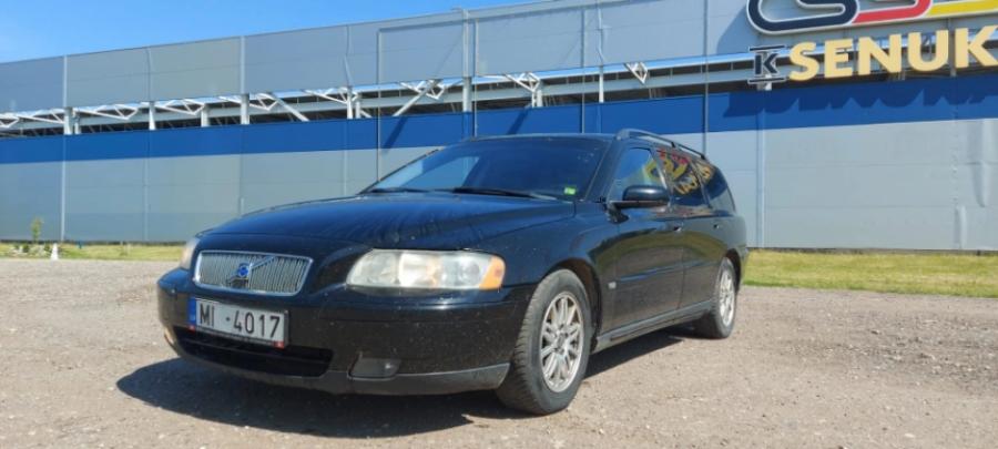 Melns Volvo V70 2004 Rīga, ar dzinēja tilpumu 2.40 L un nobraukumu 383 tūkst. km par 2350 €, foto 1 vietnē AUTOMOTO.COM.LV