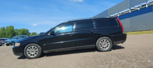 Melns Volvo V70 2004 Rīga, ar dzinēja tilpumu 2.40 L un nobraukumu 383 tūkst. km par 2350 €, foto 3 vietnē AUTOMOTO.COM.LV