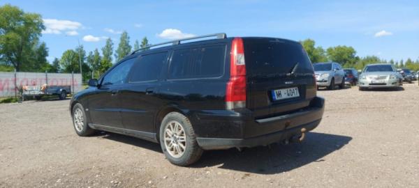 Melns Volvo V70 2004 Rīga, ar dzinēja tilpumu 2.40 L un nobraukumu 383 tūkst. km par 2350 €, foto 4 vietnē AUTOMOTO.COM.LV