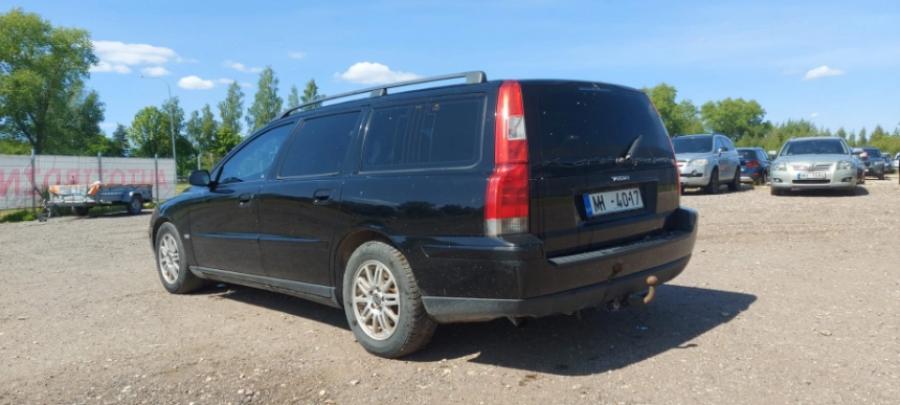 Melns Volvo V70 2004 Rīga, ar dzinēja tilpumu 2.40 L un nobraukumu 383 tūkst. km par 2350 €, foto 5 vietnē AUTOMOTO.COM.LV