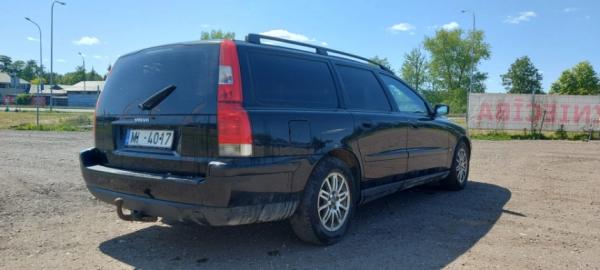 Melns Volvo V70 2004 Rīga, ar dzinēja tilpumu 2.40 L un nobraukumu 383 tūkst. km par 2350 €, foto 6 vietnē AUTOMOTO.COM.LV