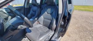 Melns Volvo V70 2004 Rīga, ar dzinēja tilpumu 2.40 L un nobraukumu 383 tūkst. km par 2350 €, foto 12 vietnē AUTOMOTO.COM.LV