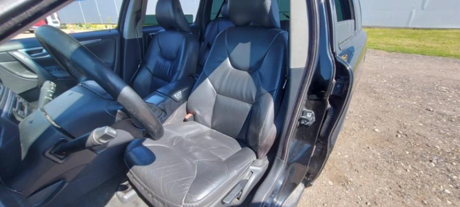 Melns Volvo V70 2004 Rīga, ar dzinēja tilpumu 2.40 L un nobraukumu 383 tūkst. km par 2350 €, foto 12 vietnē AUTOMOTO.COM.LV