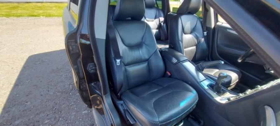 Melns Volvo V70 2004 Rīga, ar dzinēja tilpumu 2.40 L un nobraukumu 383 tūkst. km par 2350 €, foto 13 vietnē AUTOMOTO.COM.LV