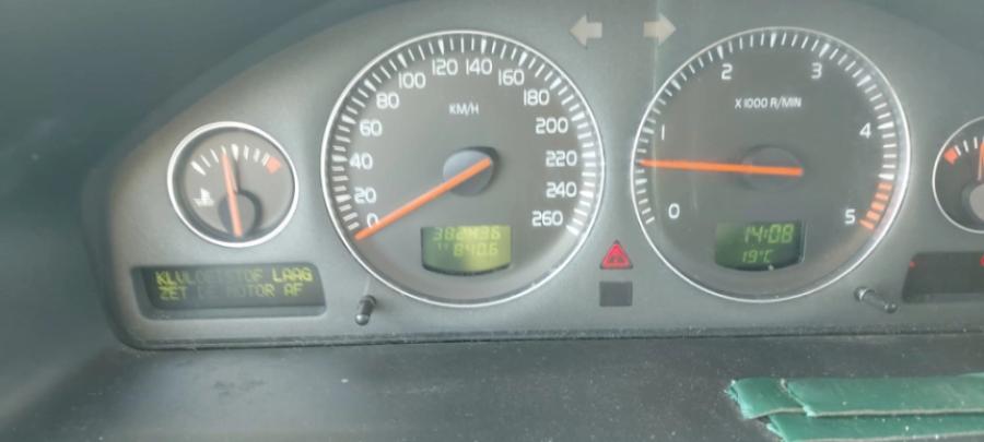 Melns Volvo V70 2004 Rīga, ar dzinēja tilpumu 2.40 L un nobraukumu 383 tūkst. km par 2350 €, foto 17 vietnē AUTOMOTO.COM.LV
