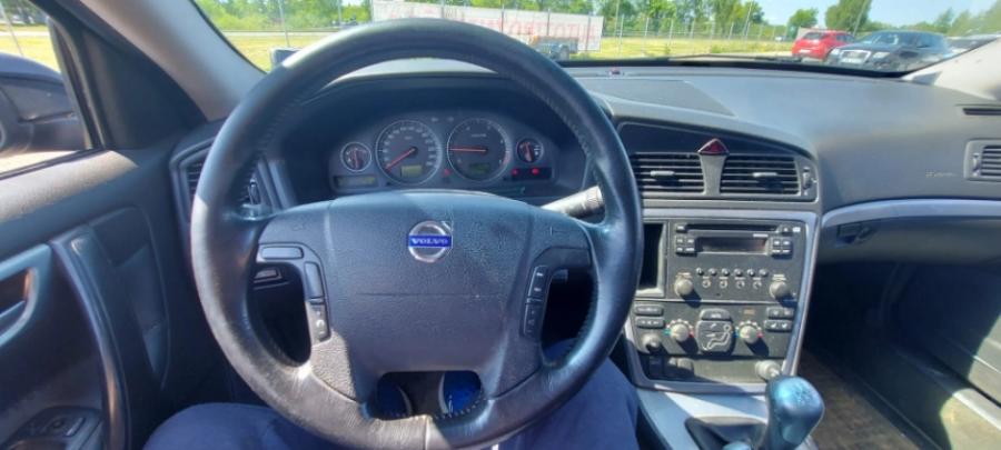 Melns Volvo V70 2004 Rīga, ar dzinēja tilpumu 2.40 L un nobraukumu 383 tūkst. km par 2350 €, foto 19 vietnē AUTOMOTO.COM.LV
