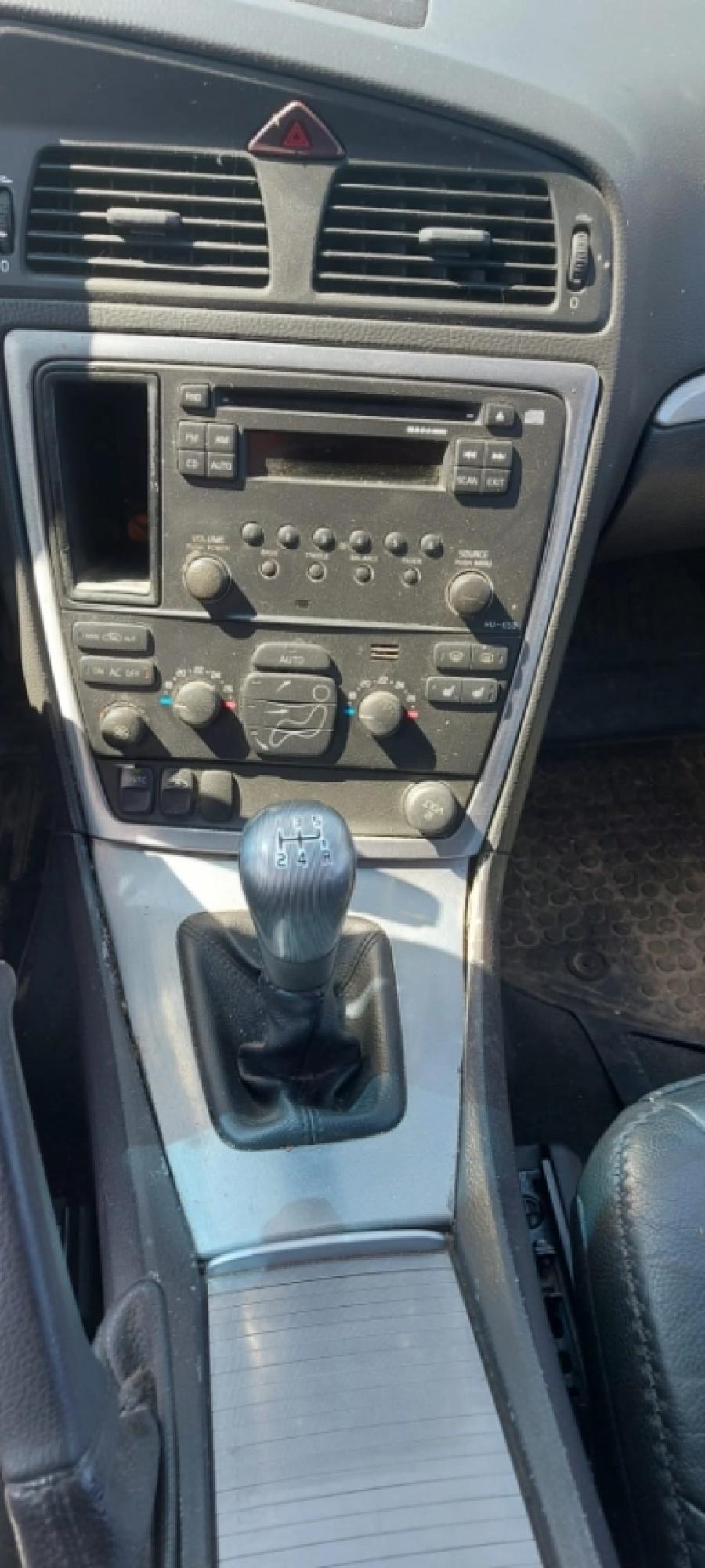 Melns Volvo V70 2004 Rīga, ar dzinēja tilpumu 2.40 L un nobraukumu 383 tūkst. km par 2350 €, foto 20 vietnē AUTOMOTO.COM.LV