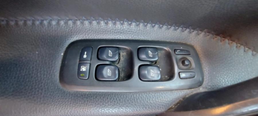 Melns Volvo V70 2004 Rīga, ar dzinēja tilpumu 2.40 L un nobraukumu 383 tūkst. km par 2350 €, foto 22 vietnē AUTOMOTO.COM.LV